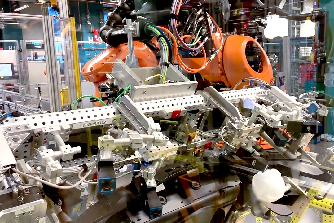 Front-end installation: Fully automatic bolting and assembly