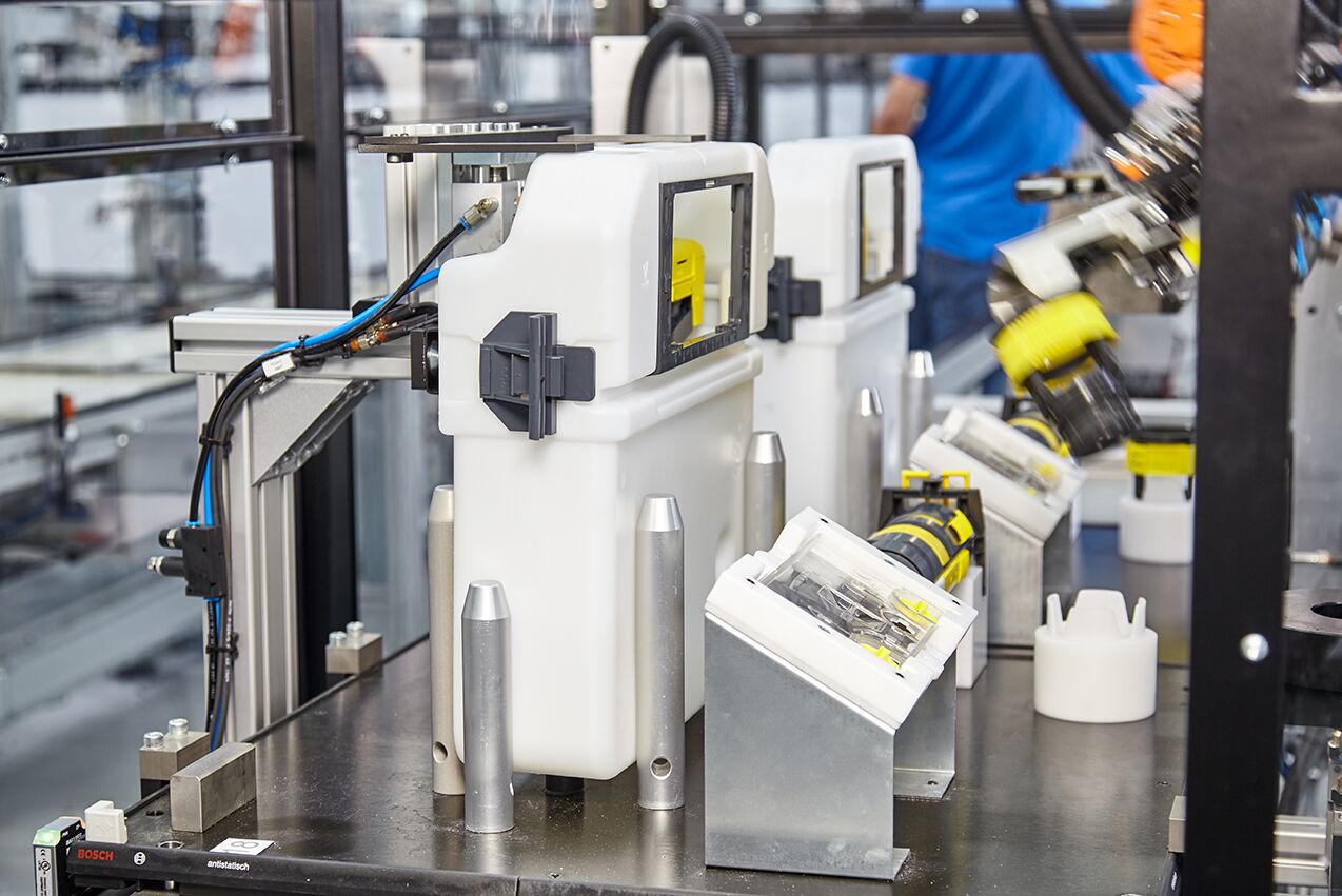 Montage- und Prüfanlage: Montagelinie für WC-Elemente