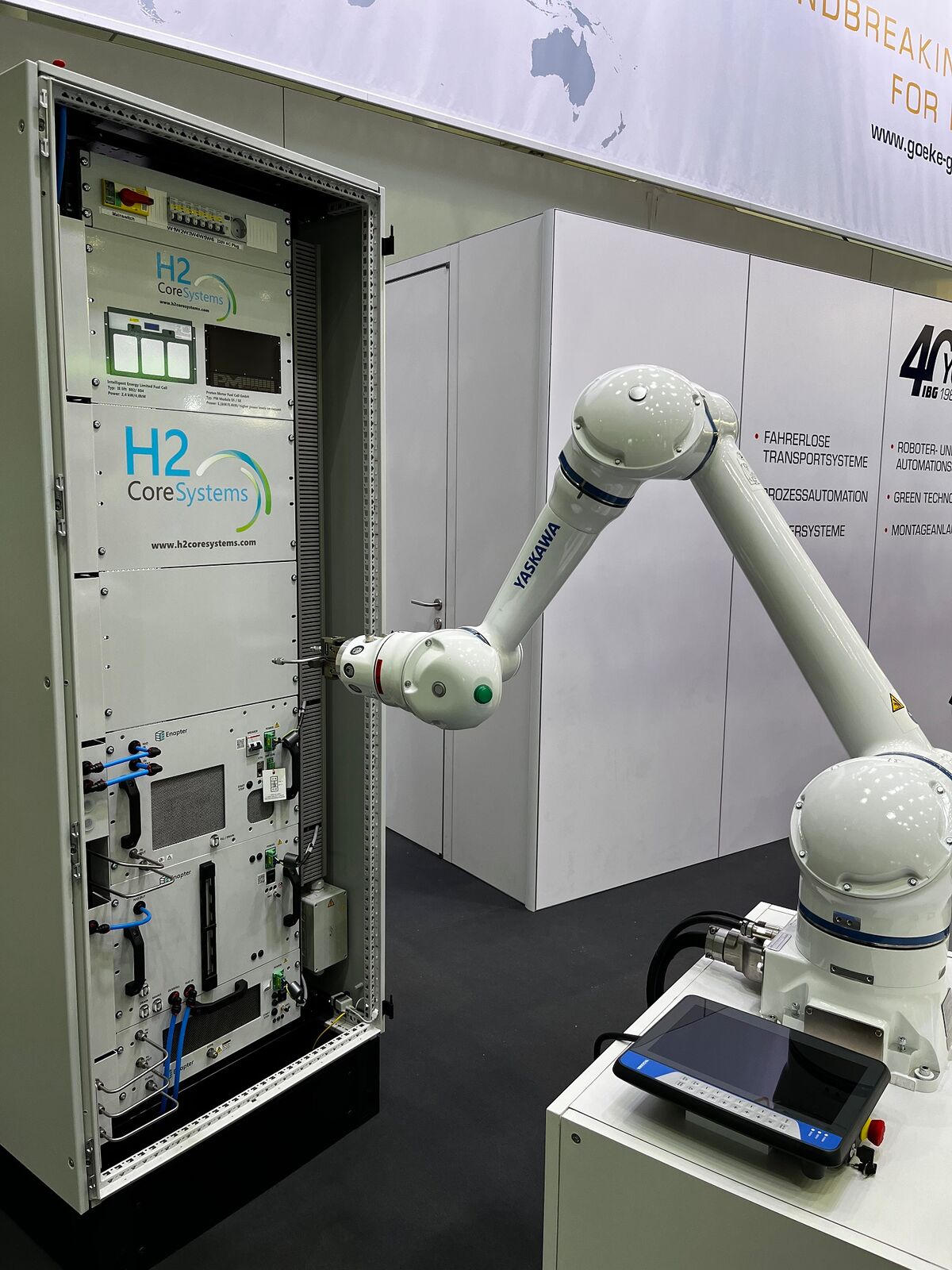 HyPLANT100: construction of large-scale water electrolysers